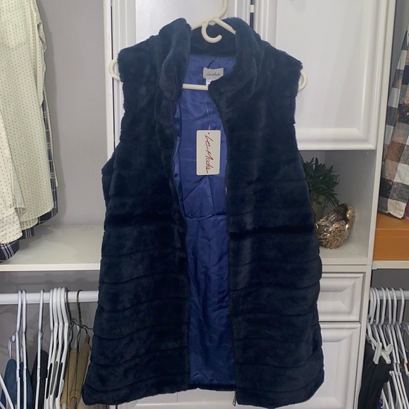 Lemoda | Jackets & Coats | New Navy Texture Faux Fur Zip Vest | Poshmark